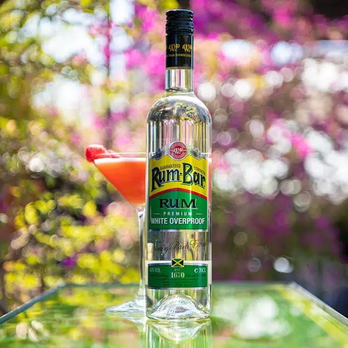 El Ron Blanco Overproof 'Rum-Bar' Puede Parecer Intimidante